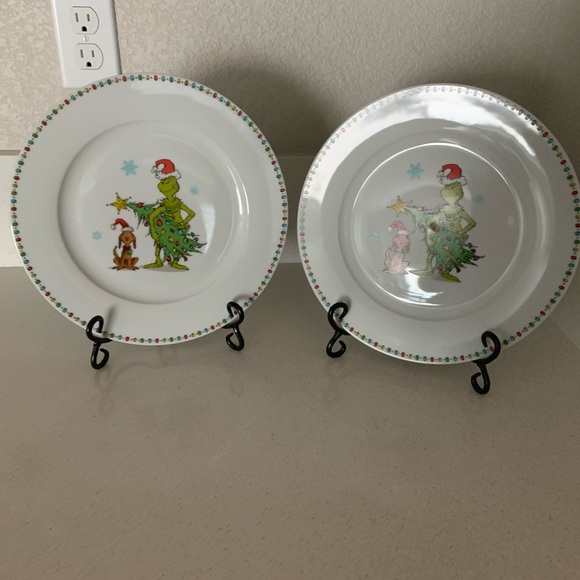 Dr. Seuss | Kitchen | New Dr Seuss The Grinch Set Of 2 Dinner Plates ...